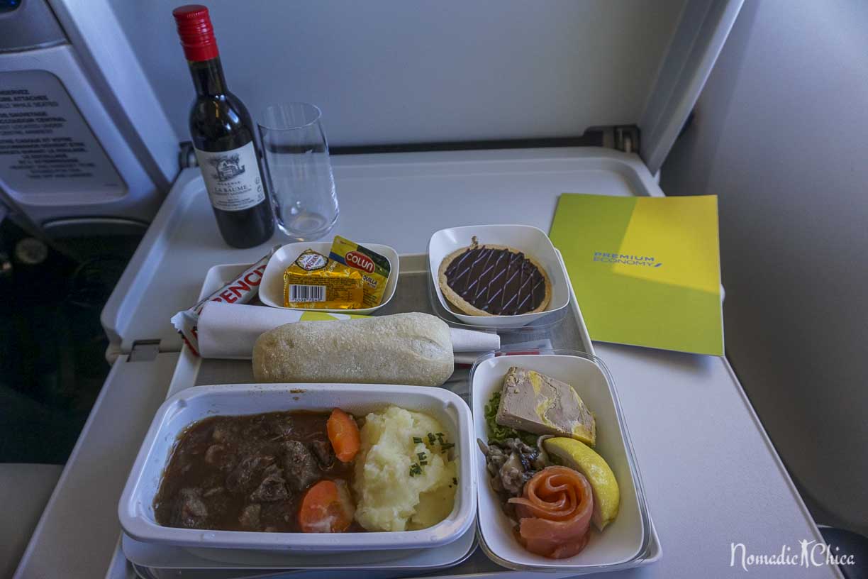 Air France Premium Economy Class Review Boeing 777-300 SCL-CDG ...