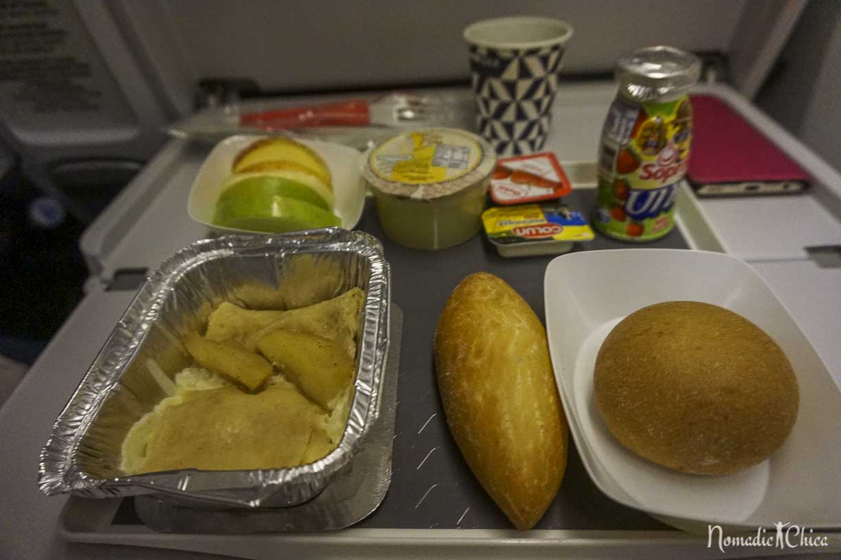 Air France Premium Economy Class Review Boeing 777-300 SCL-CDG ...